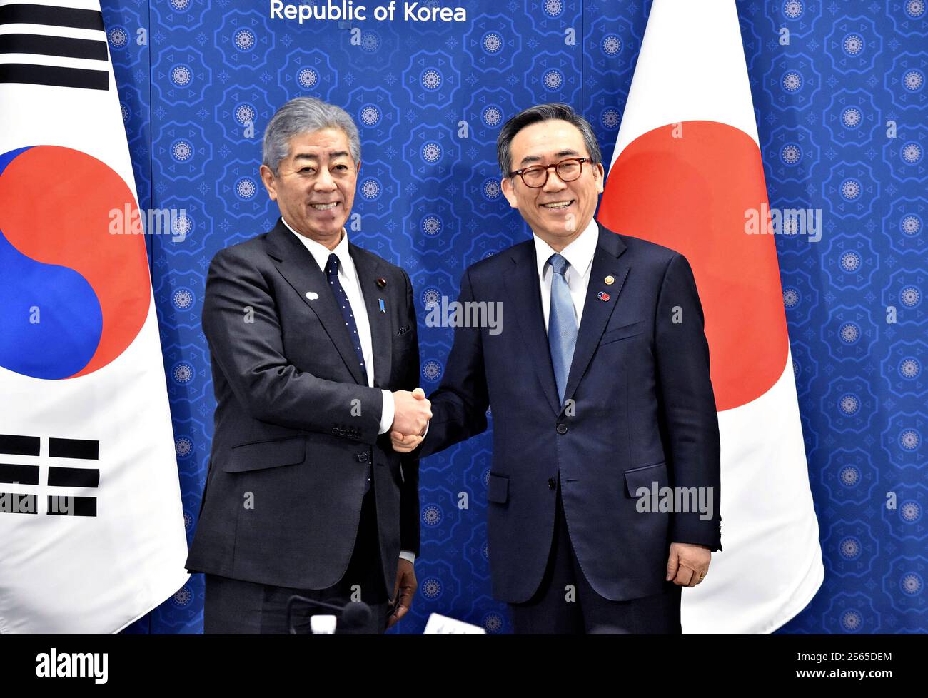 South Korean Minister of Foreign Affairs Cho Tae-yul (R) shakes hands ...