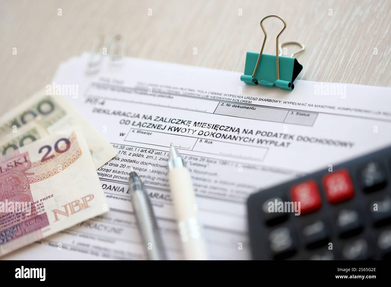 Declaration of a monthly advance payment for income tax on the total ...