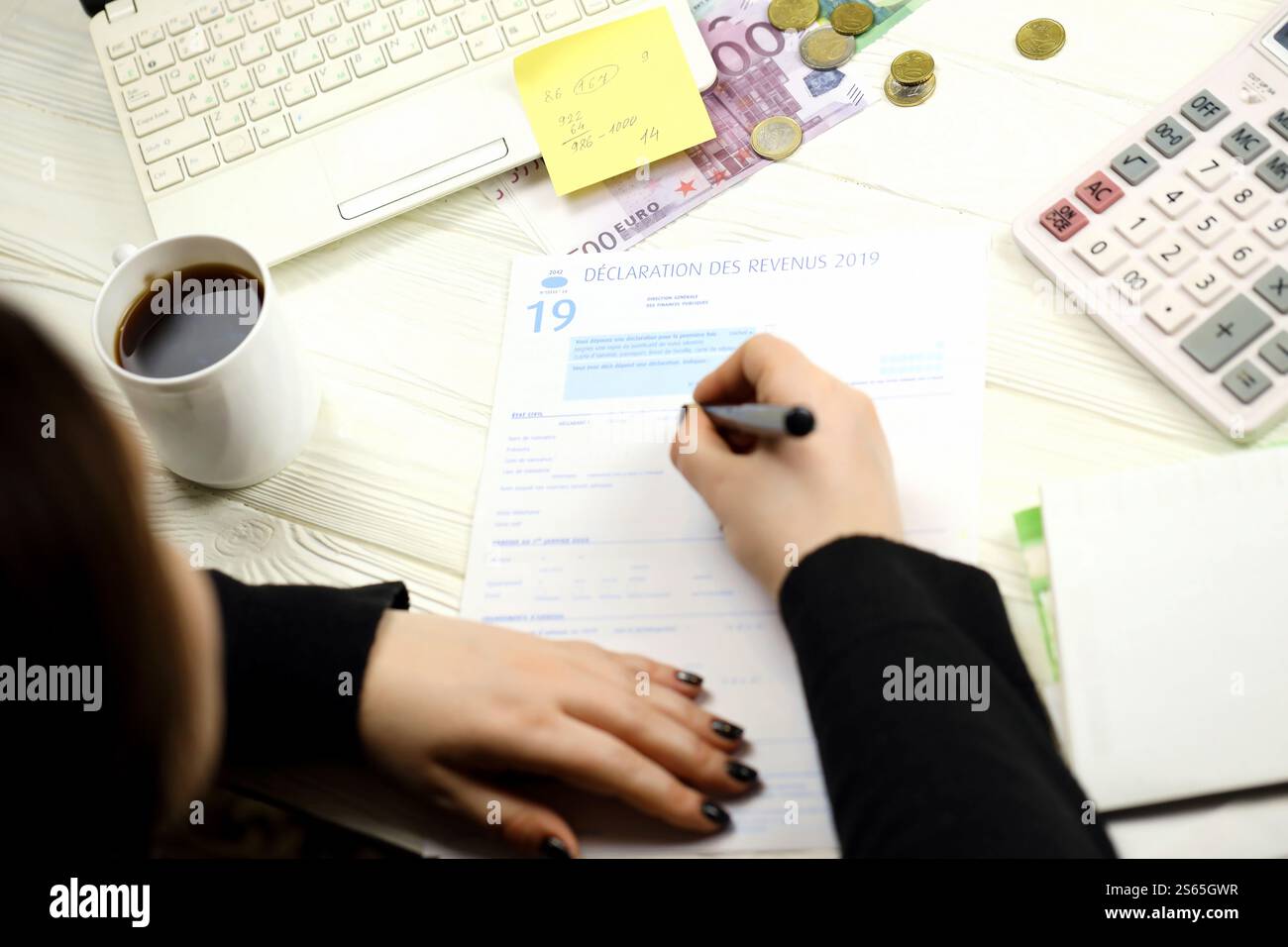 Accountant fill french tax form 2042 income statement in end of tax ...