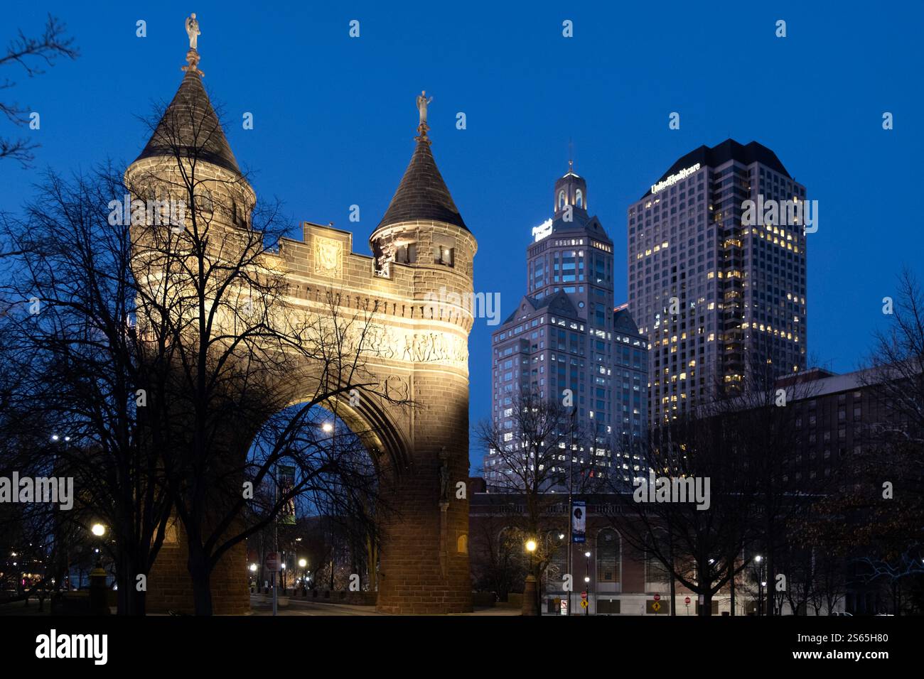 Solders and sailors memorial hi-res stock photography and images - Alamy