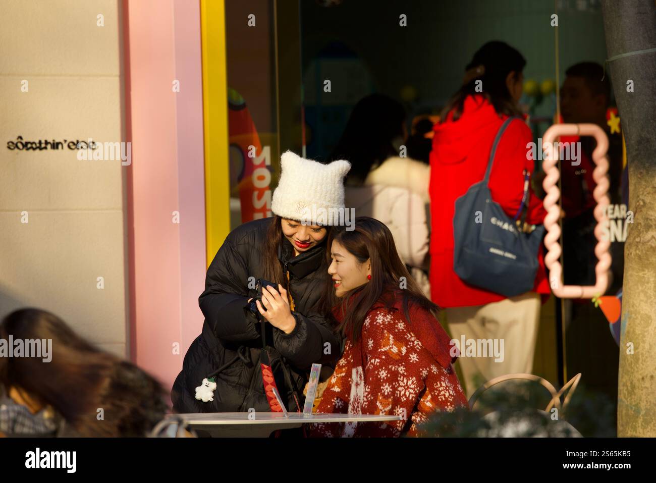 Chinese girls shanghai street hi-res stock photography and images - Alamy