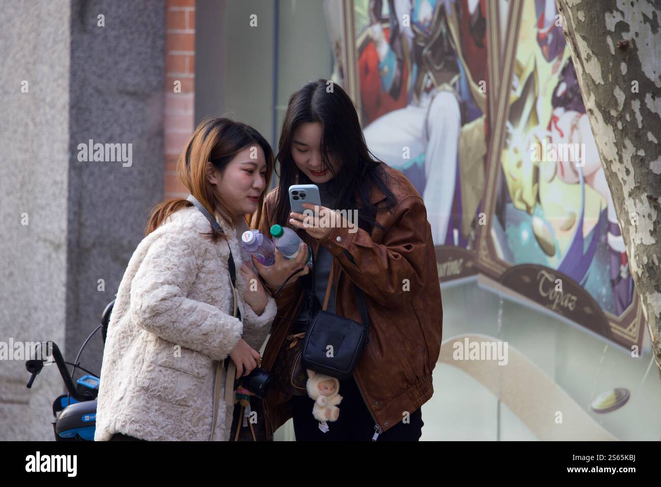 Chinese girls shanghai street hi-res stock photography and images - Alamy