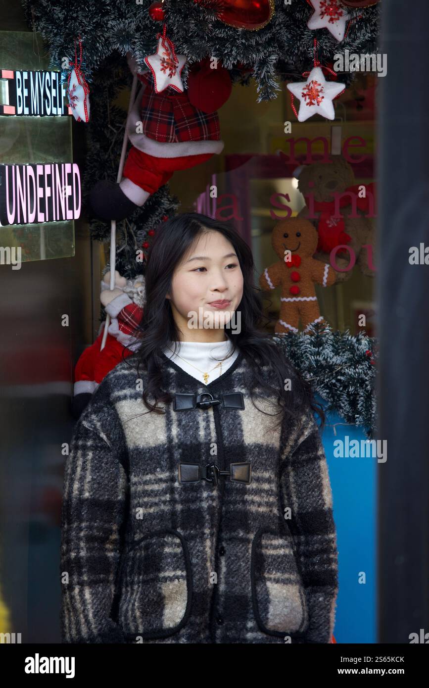 Chinese girls shanghai street hi-res stock photography and images - Alamy