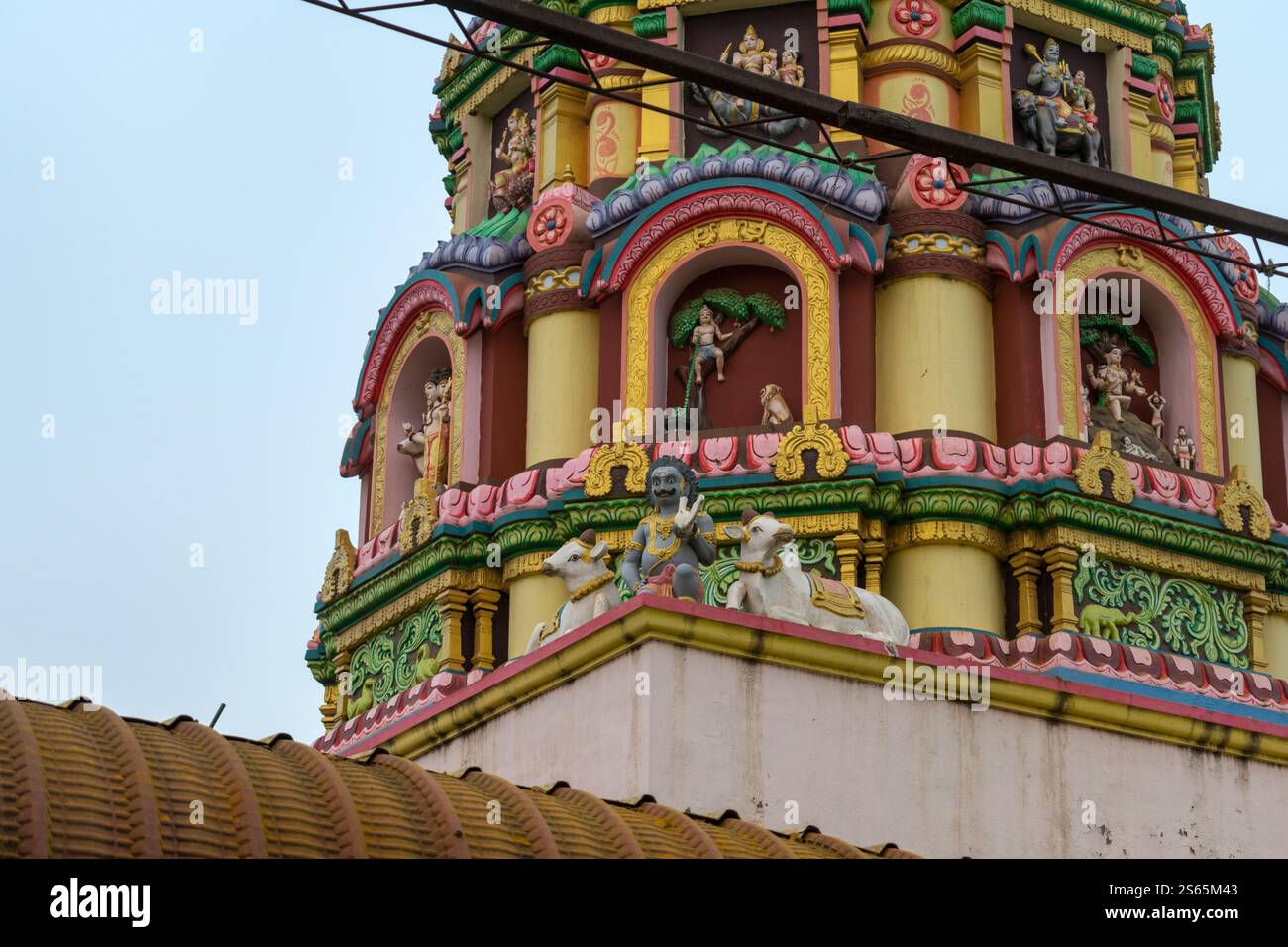 Architecture at the famous and beautiful Khandoba temple at Jejuri ...