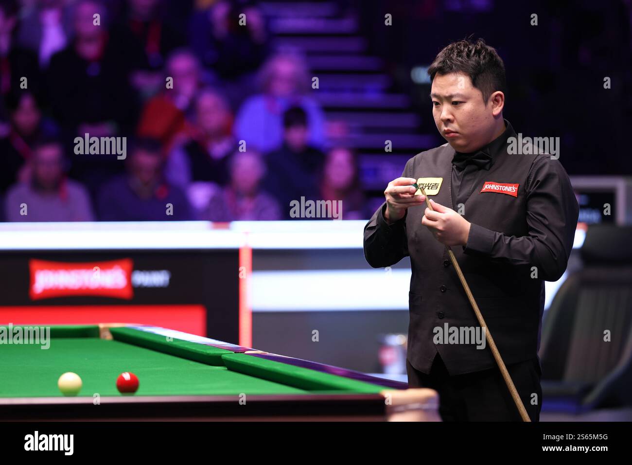London, Britain. 15th Jan, 2025. Zhang Anda reacts during the round 1 ...