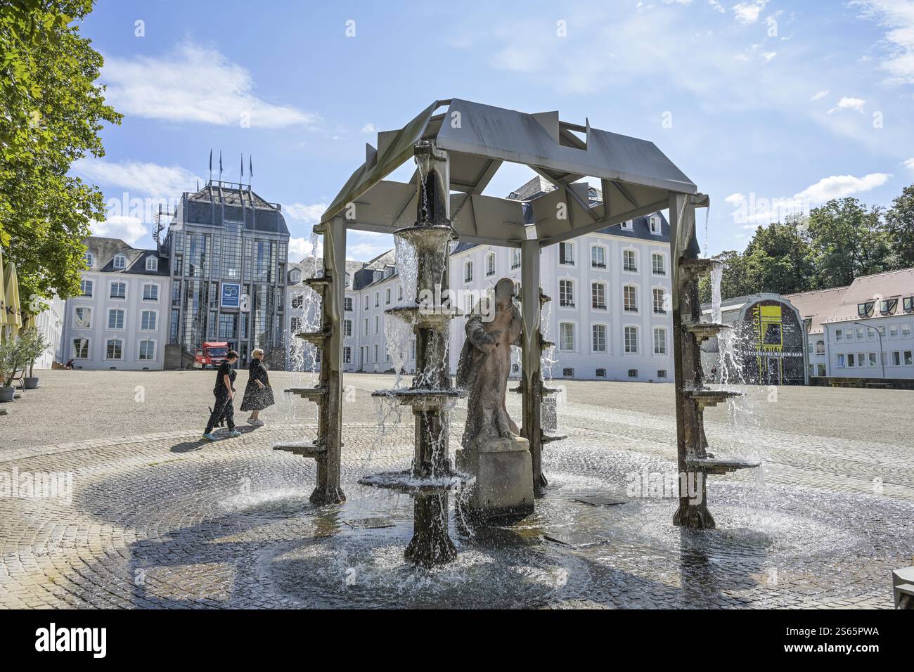 Fountain, fountain house, castle, castle square, Saarbruecken, Saarland ...
