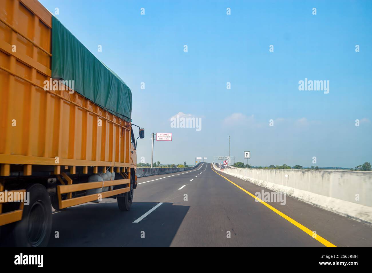Lorry transport indonesia hi-res stock photography and images - Alamy
