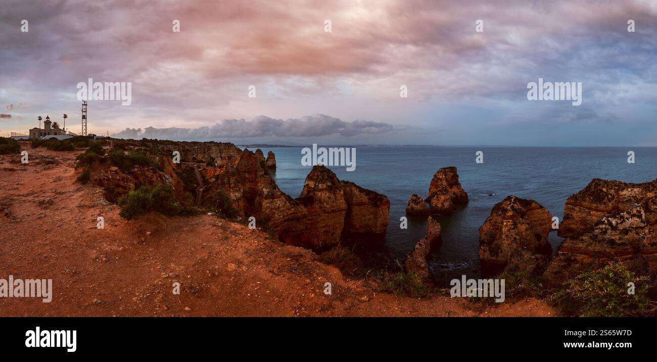 Lighthouse on rocky shore water hi-res stock photography and images - Alamy