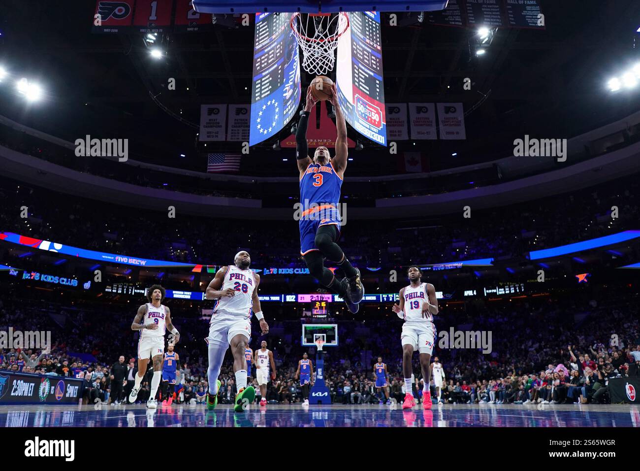 New York Knicks' Josh Hart (3) goes up for a dunk during the second ...