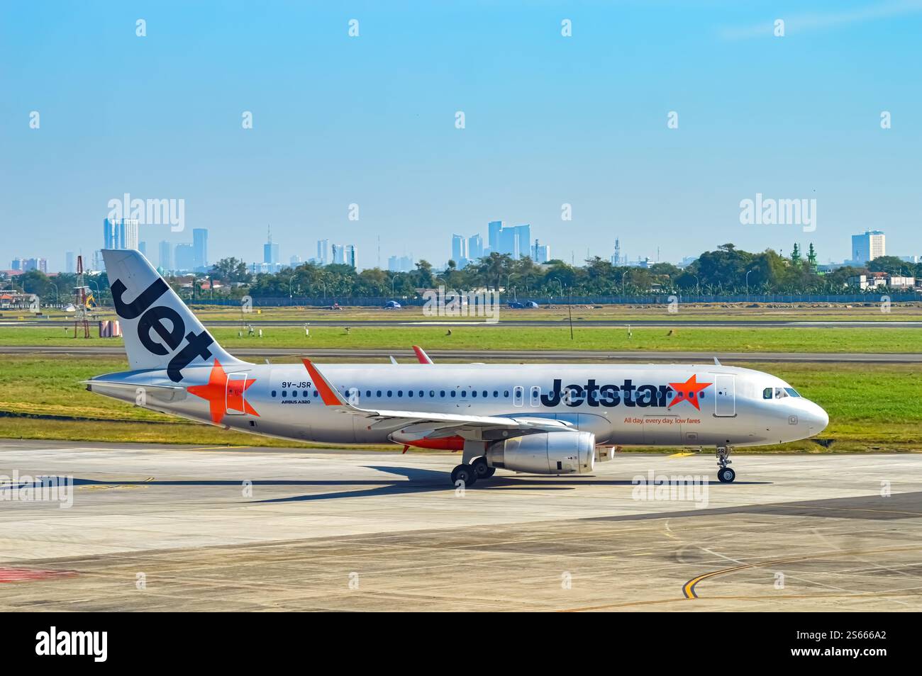 An Airbus A320 aircraft belonging to Jetstar airline is heading towards ...