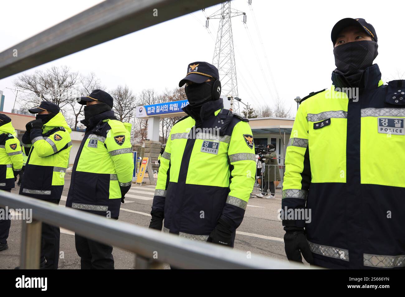 Police offices guard in front of entrance gate of the Seoul Detention ...