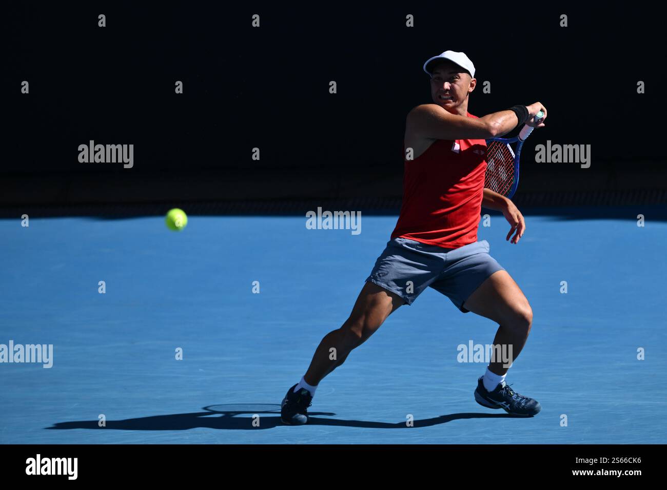 Melbourne, Australia. 16th Jan, 2025. James McCabe of Australia returns ...