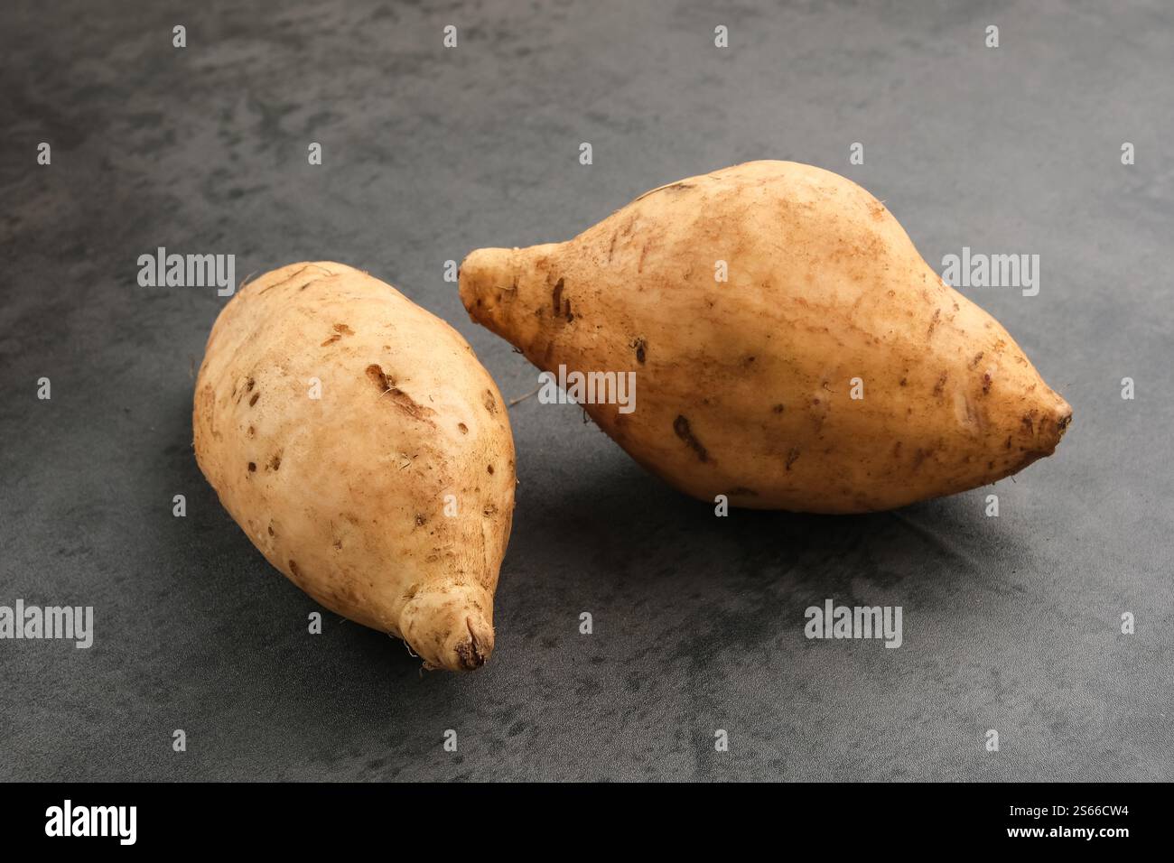 Raw Sweet Potatoes Root Tuber (ubi jalar Stock Photo - Alamy