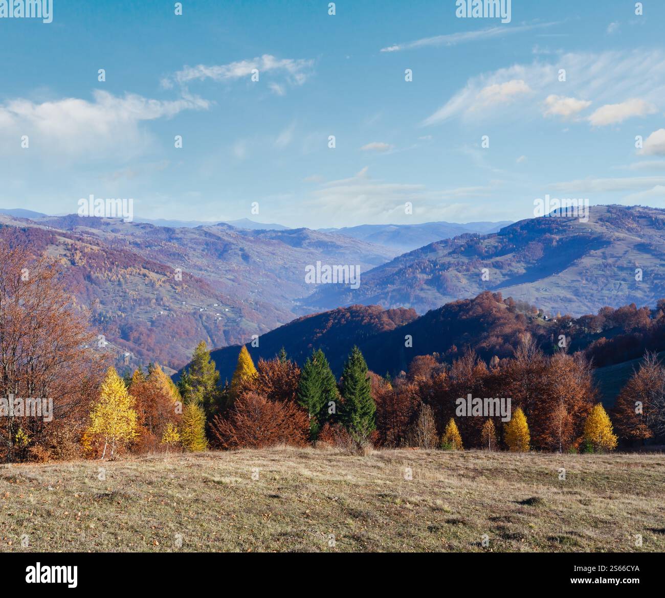 Clouds behind mountain hi-res stock photography and images - Alamy