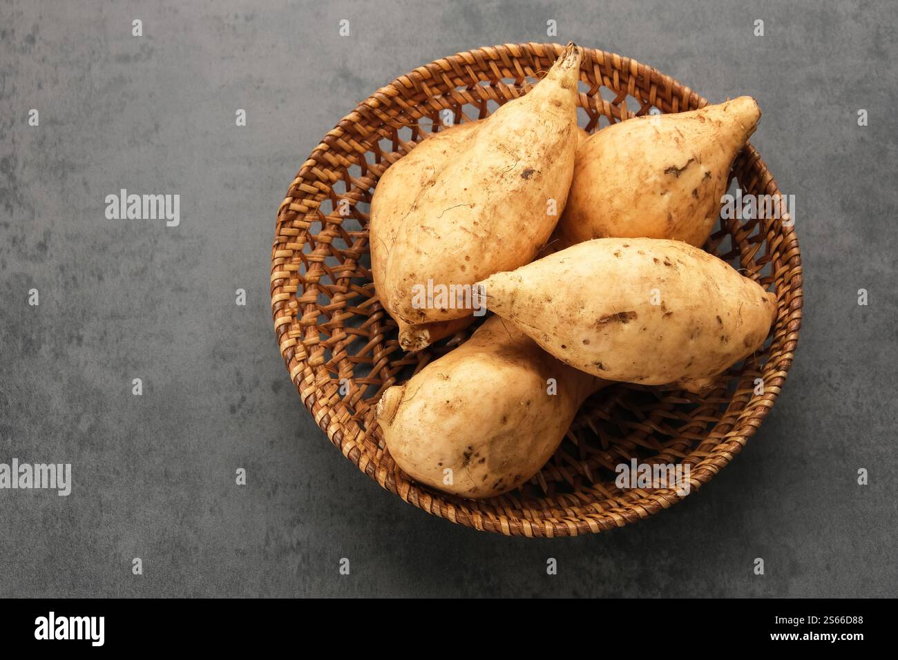 Raw Sweet Potatoes Root Tuber (ubi jalar Stock Photo - Alamy