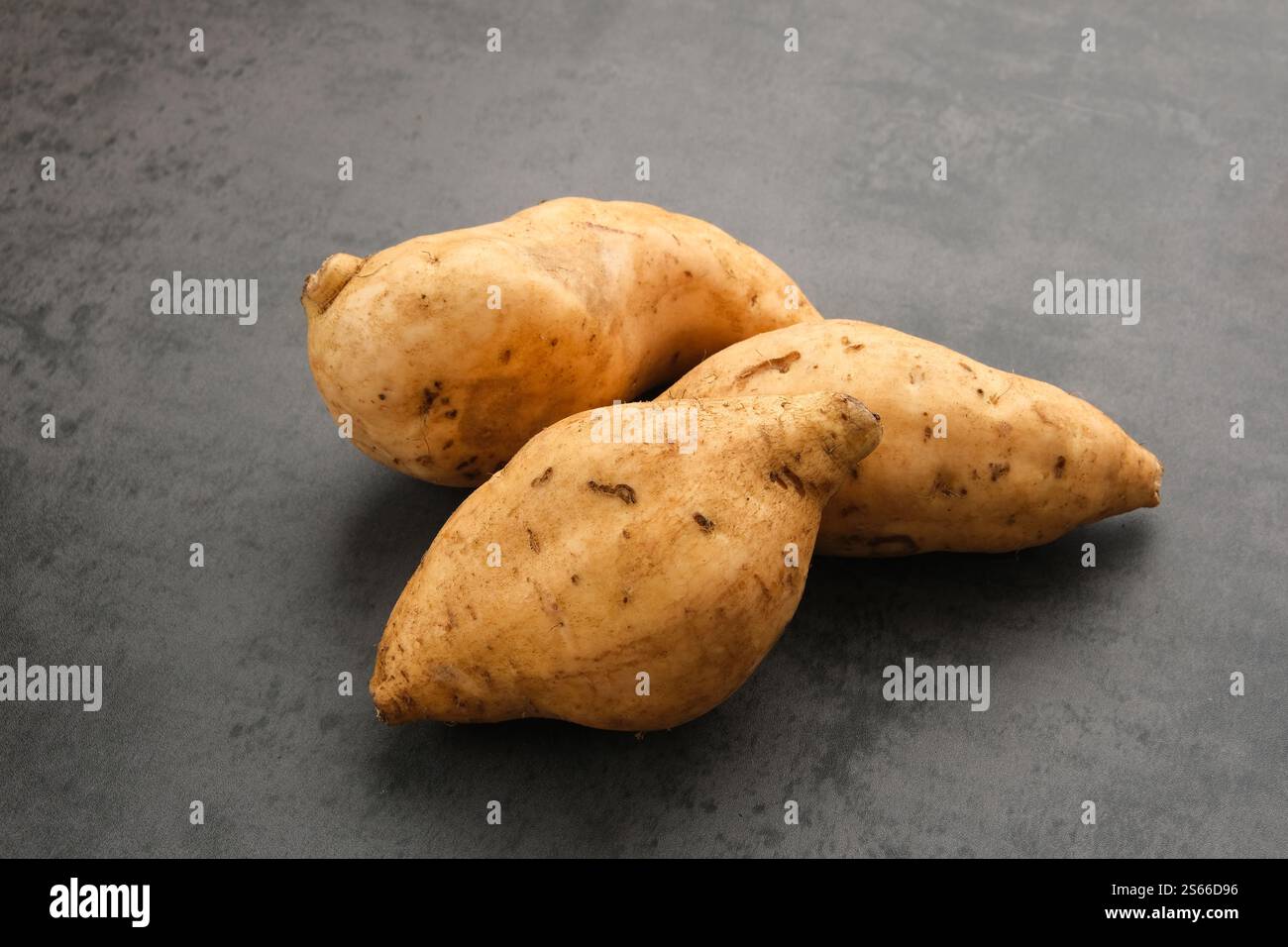 Raw Sweet Potatoes Root Tuber (ubi jalar Stock Photo - Alamy