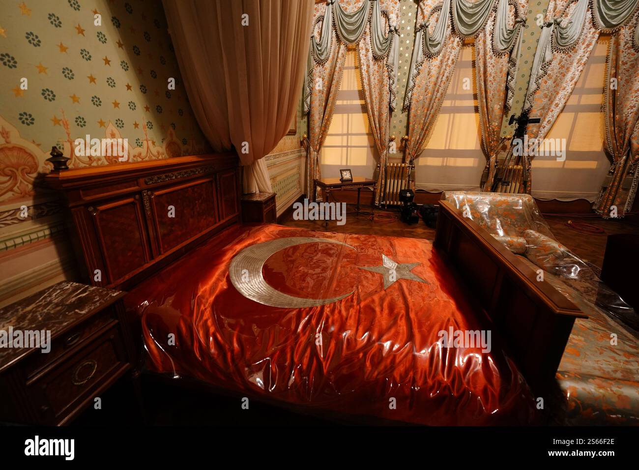 ISTANBUL, TURKIYE - NOVEMBER 10, 2024: Ataturks deathbed in Dolmabahce ...