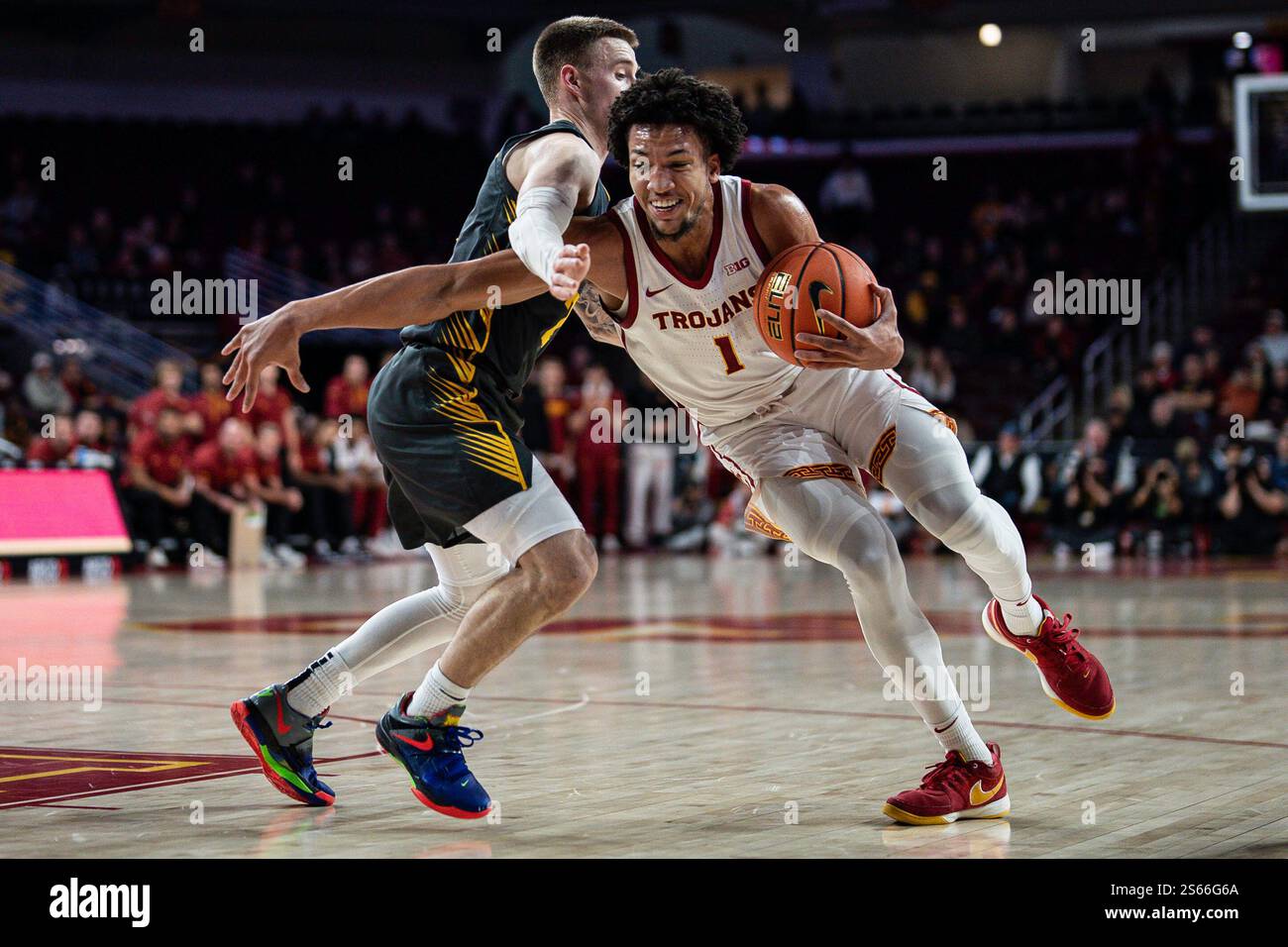 Los Angeles, United States. 14th Jan, 2025. USC Trojans guard Desmond ...