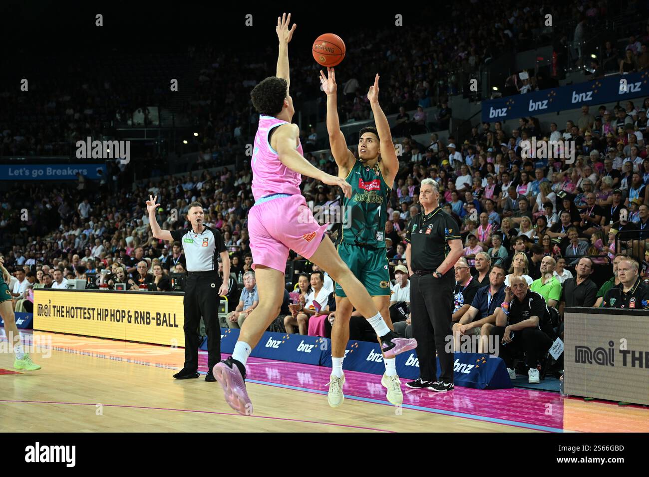 Auckland, New Zealand . 16th Jan, 2025. Tasmania JackJumpers Reuben Te ...