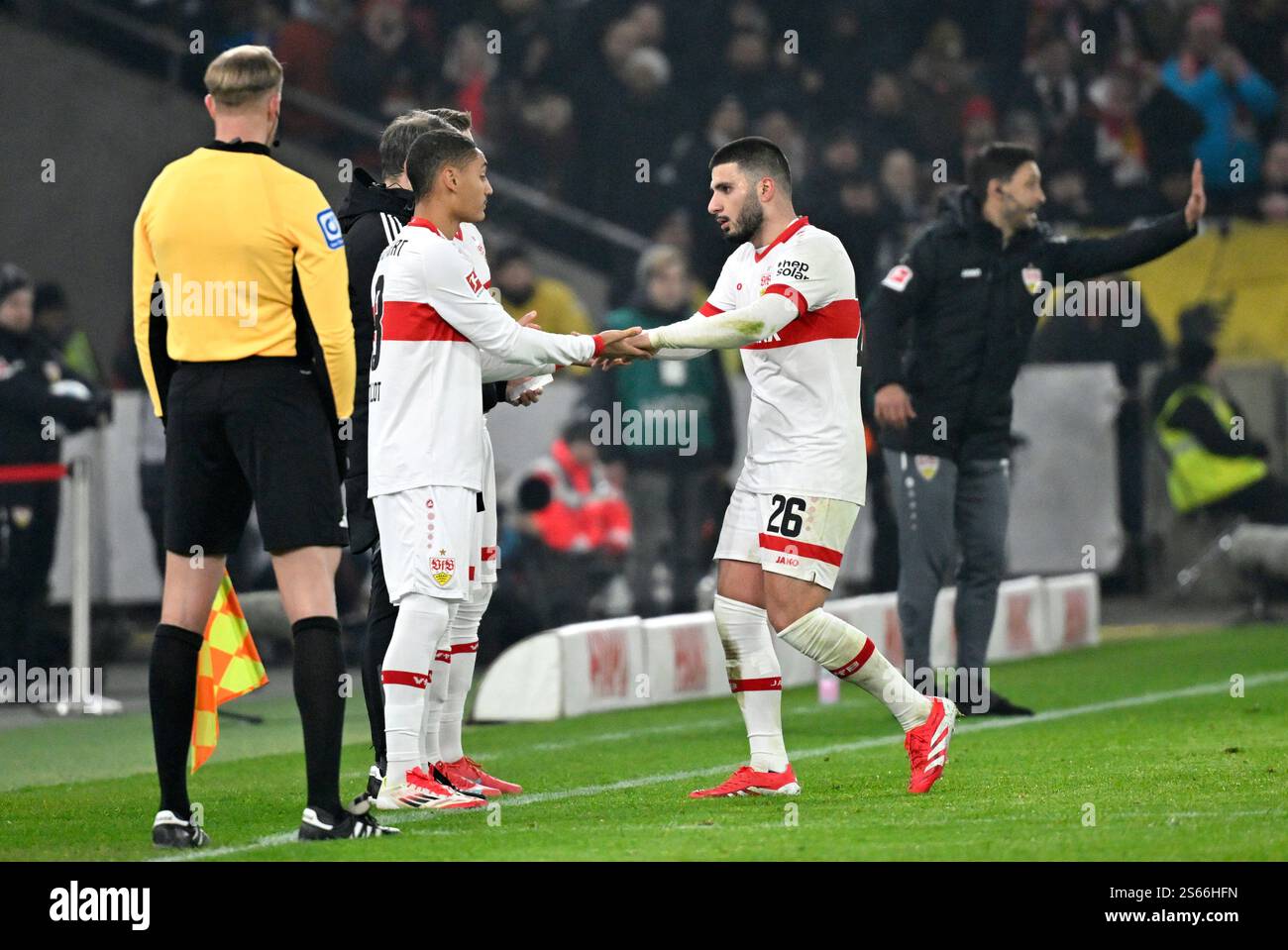 Wechsel Auswechslung Einwechslung Enzo Millot VfB Stuttgart (08) kommt fuer Deniz Undav VfB ...