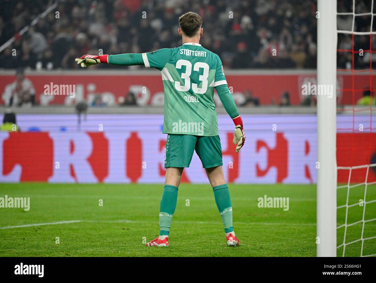 Torwart Alexander Nuebel VfB Stuttgart (33) Gestik Geste von hinten VfB ...