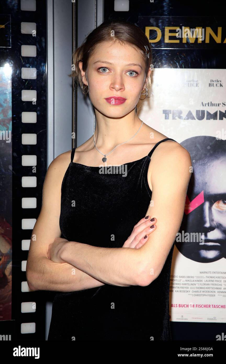 Nora Islei bei der Premiere des Kinofilms Traumnovelle im Kino in der ...