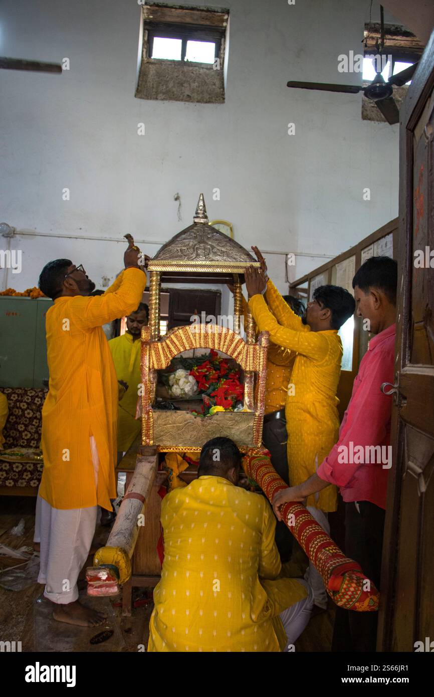 Volunteers of Ram Yuva Committee decorating Ram Dola (palanquin) for ...