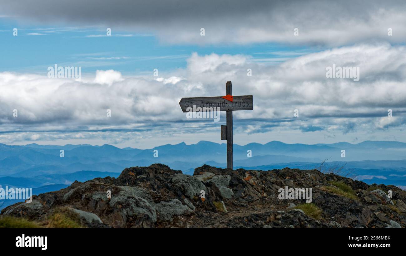 St. Arnaud track sign on the ridge of the St. Arnaud Mountain Range ...