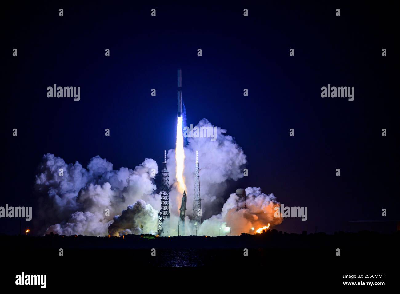 Cape Canaveral, Florida, USA. 16th Jan, 2025. Blue Origin's New Glenn ...
