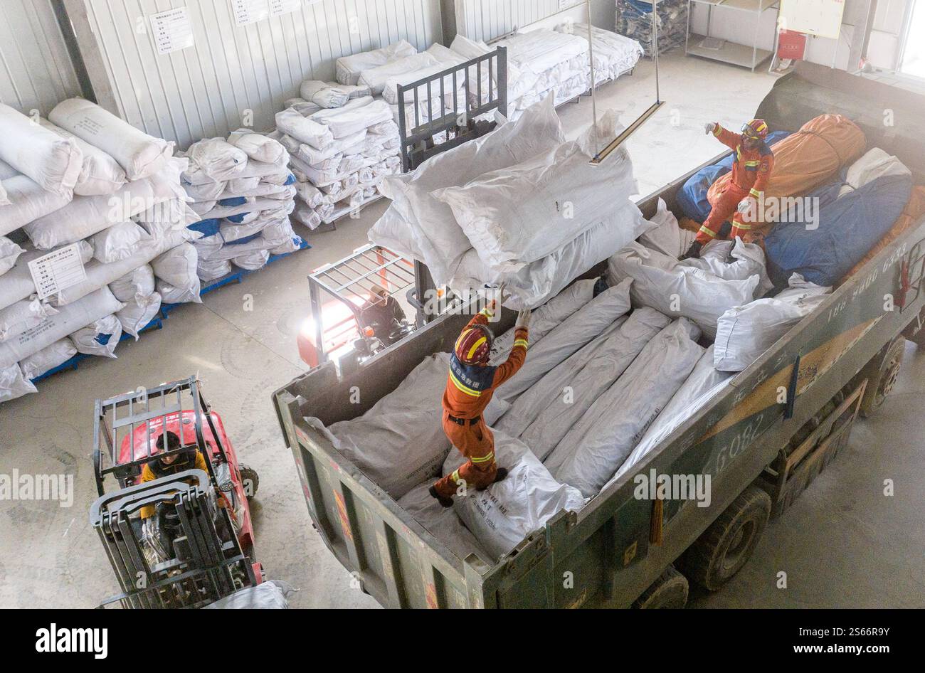 (250116) -- DINGRI, Jan. 16, 2025 (Xinhua) -- An aerial drone photo ...