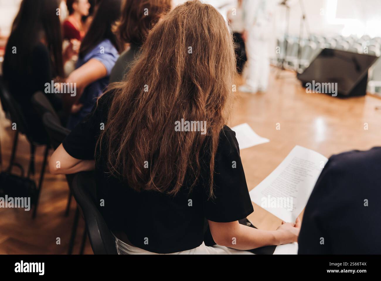 Female sing learning vocals lesson hi-res stock photography and images ...