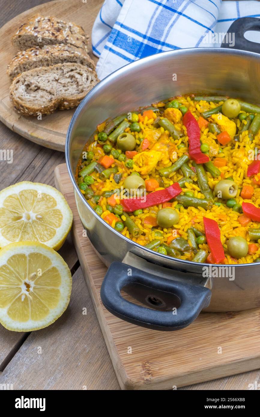 Chicken and rice stew hi-res stock photography and images - Alamy