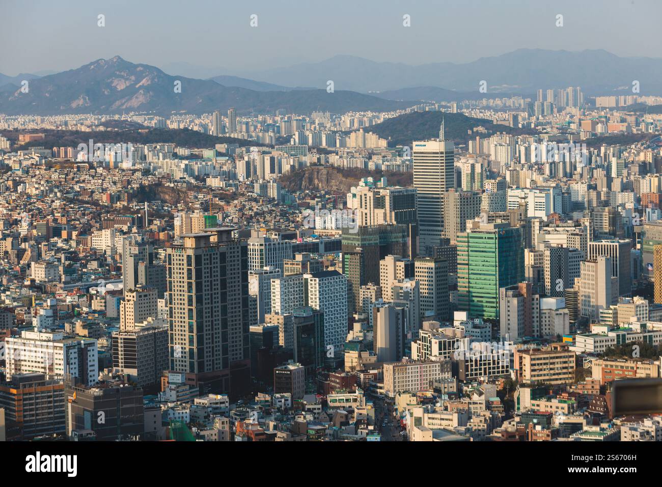 Beautiful vibrant aerial sunset view of Seoul, South Korea skyline ...