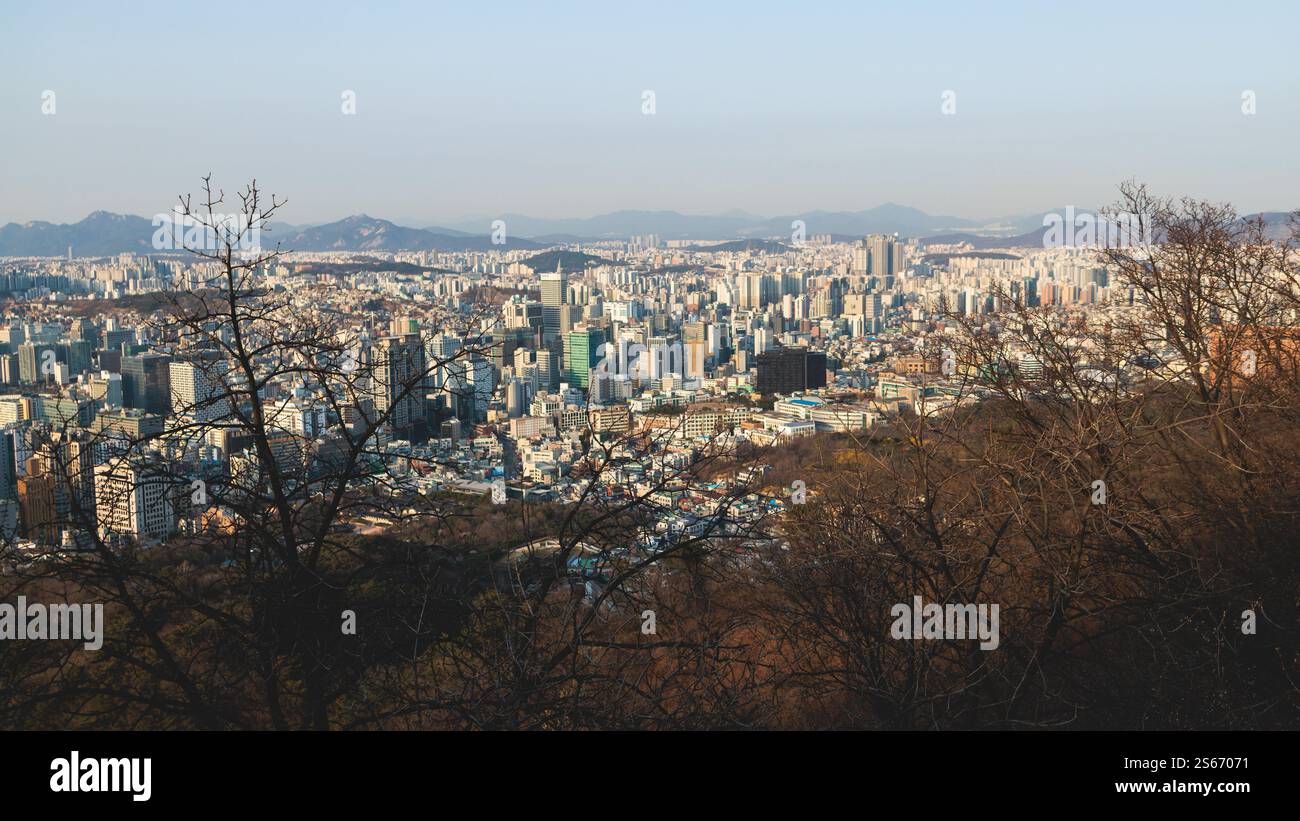 Beautiful vibrant aerial sunset view of Seoul, South Korea skyline ...
