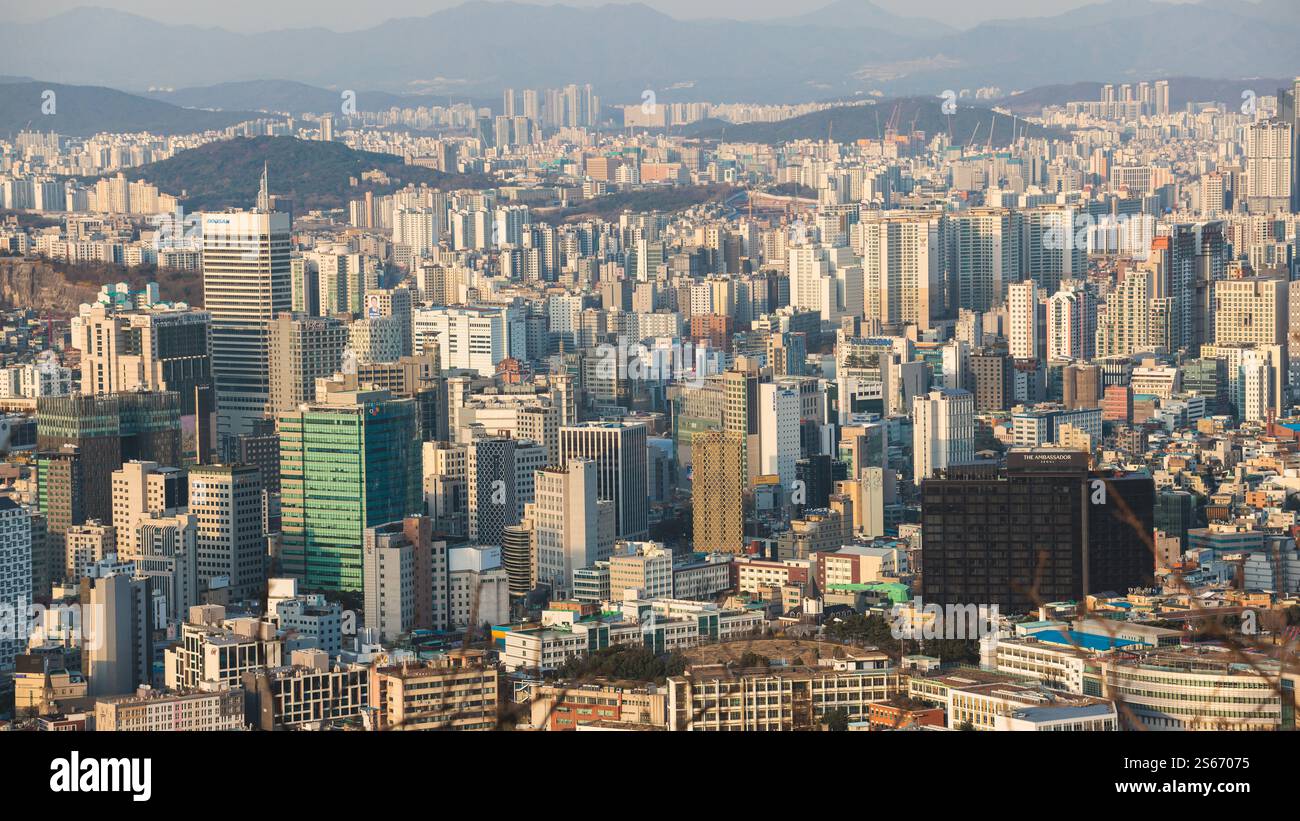 Beautiful vibrant aerial sunset view of Seoul, South Korea skyline ...