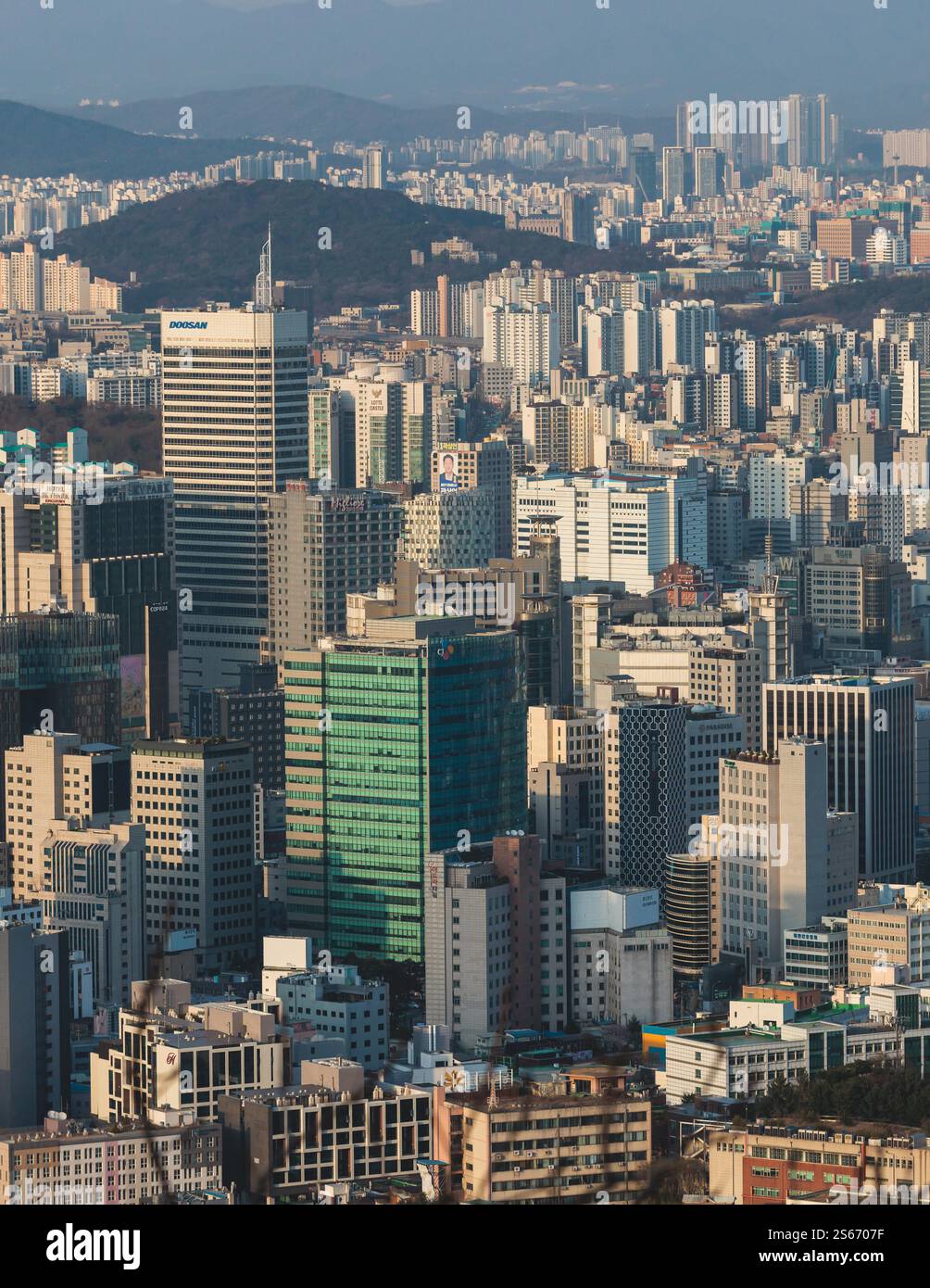 Beautiful vibrant aerial sunset view of Seoul, South Korea skyline ...