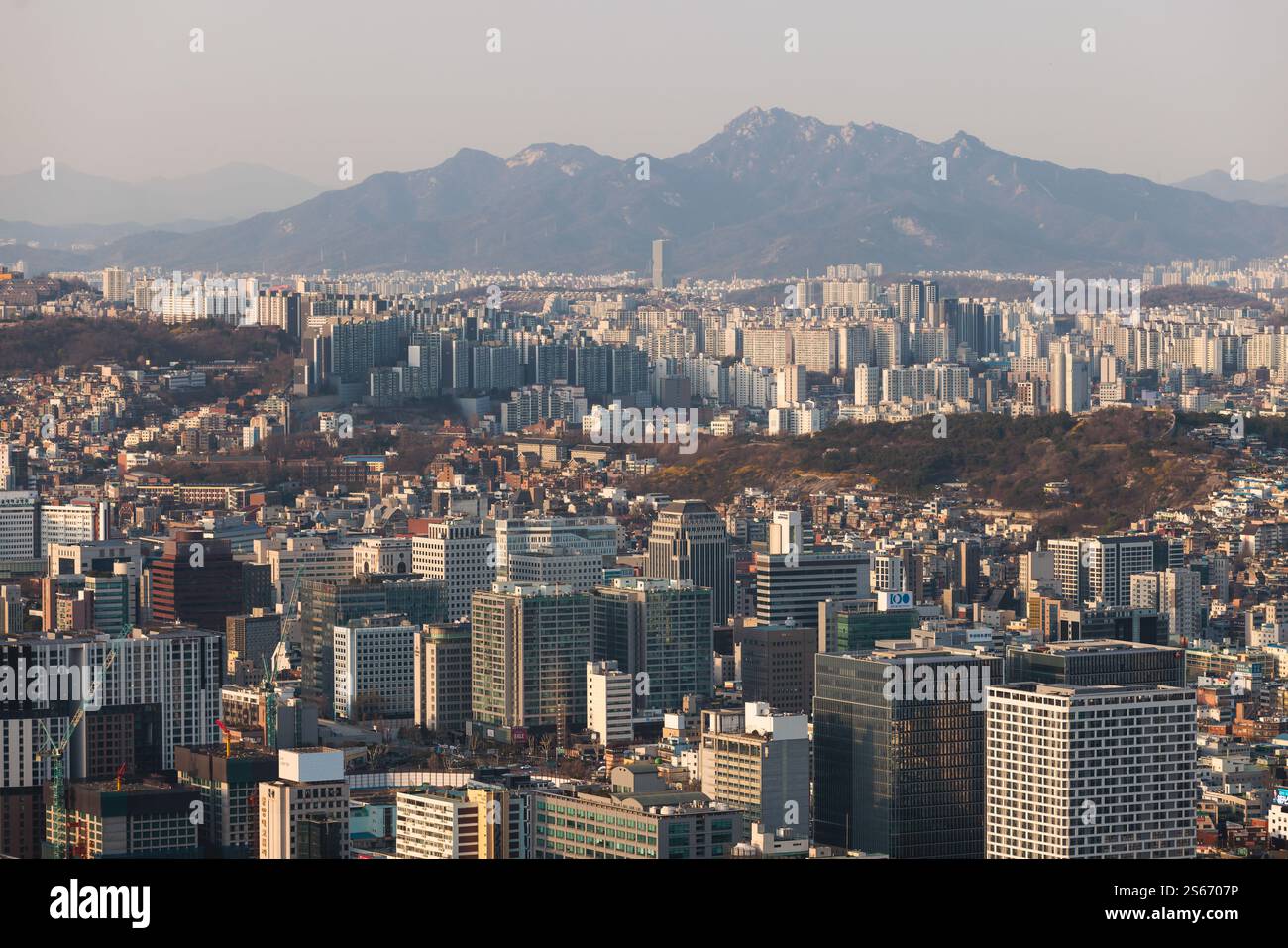 Beautiful vibrant aerial sunset view of Seoul, South Korea skyline ...