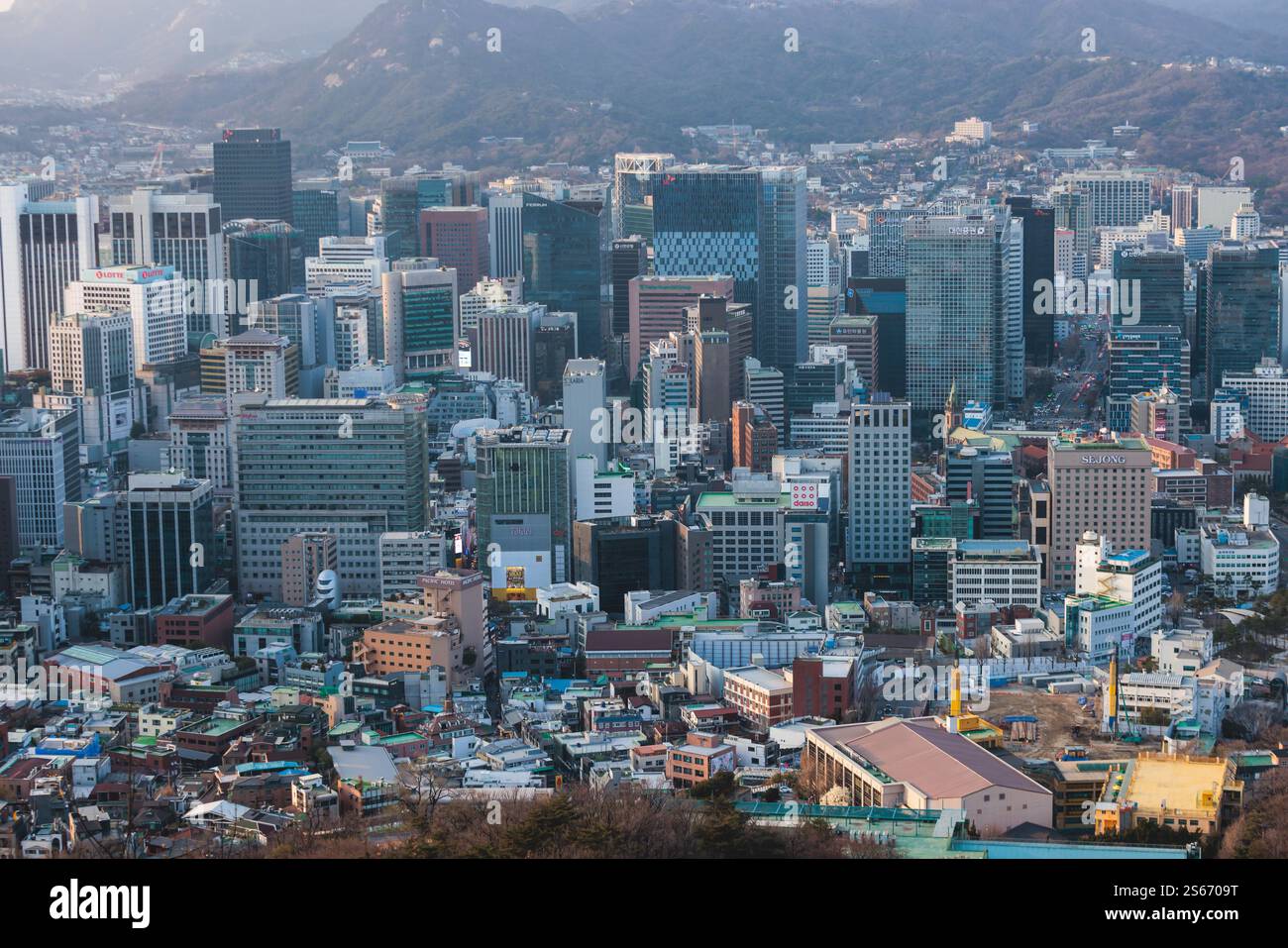 Beautiful vibrant aerial sunset view of Seoul, South Korea skyline ...