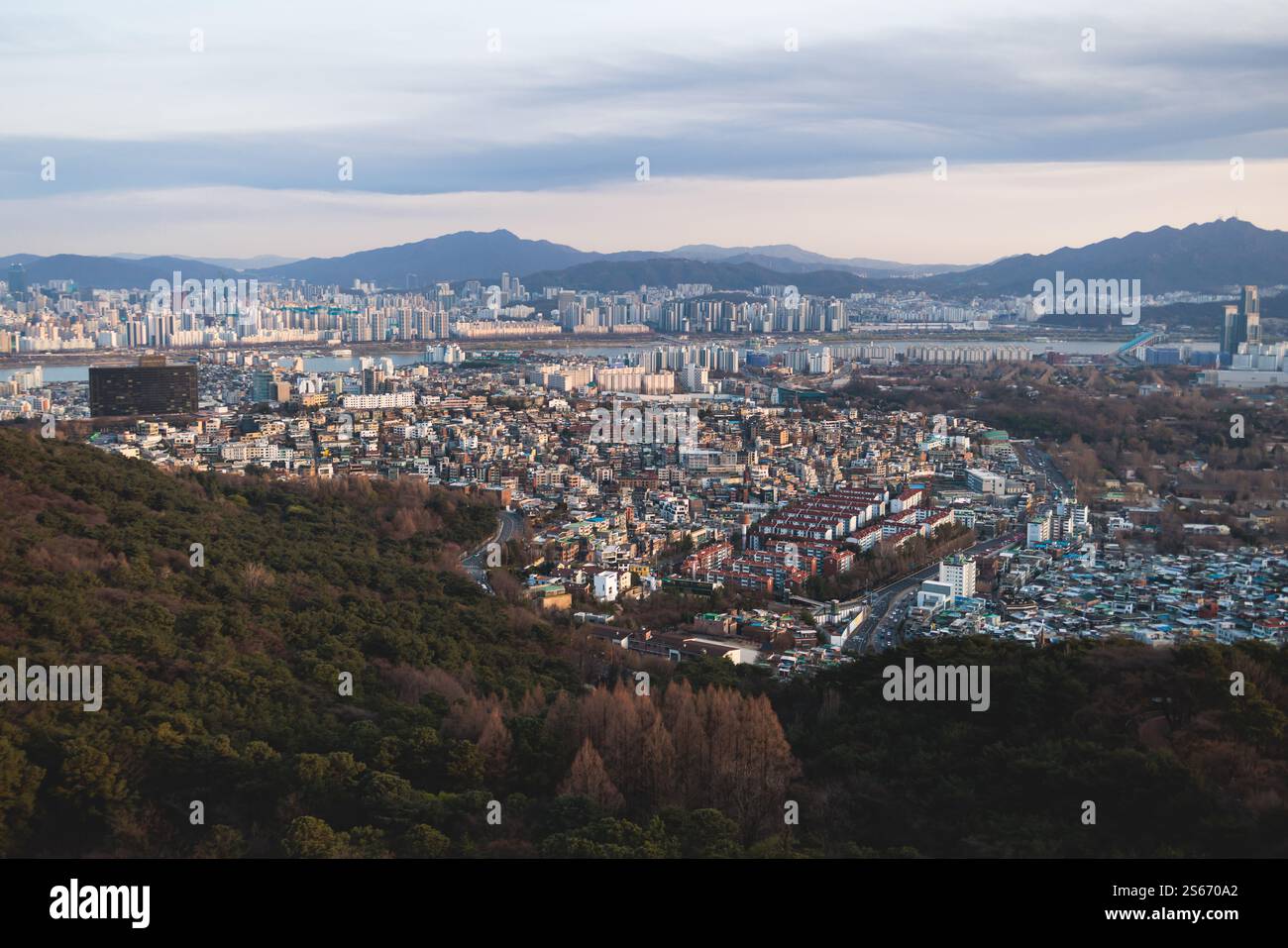 Beautiful vibrant aerial sunset view of Seoul, South Korea skyline ...
