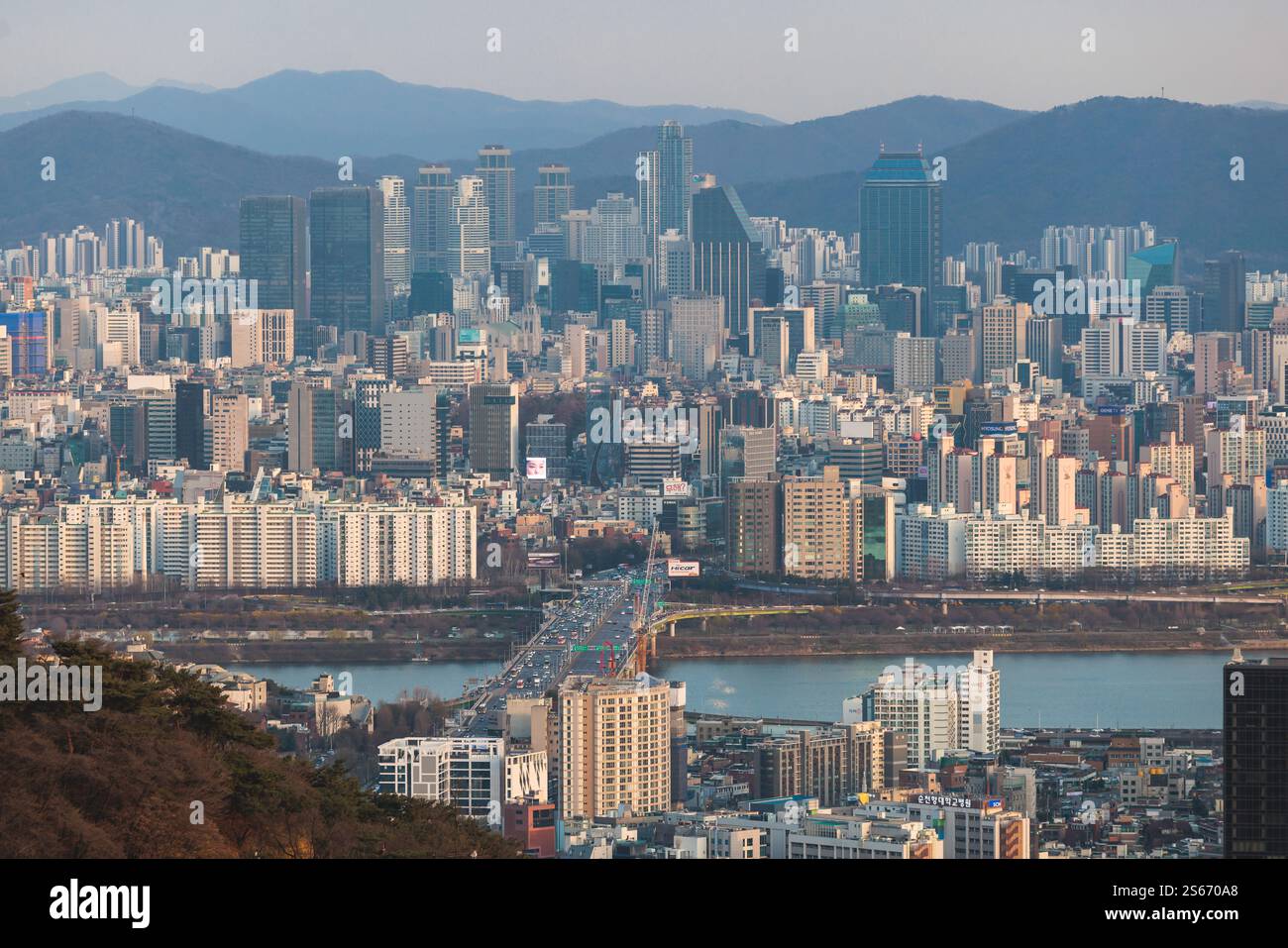 Beautiful vibrant aerial sunset view of Seoul, South Korea skyline ...