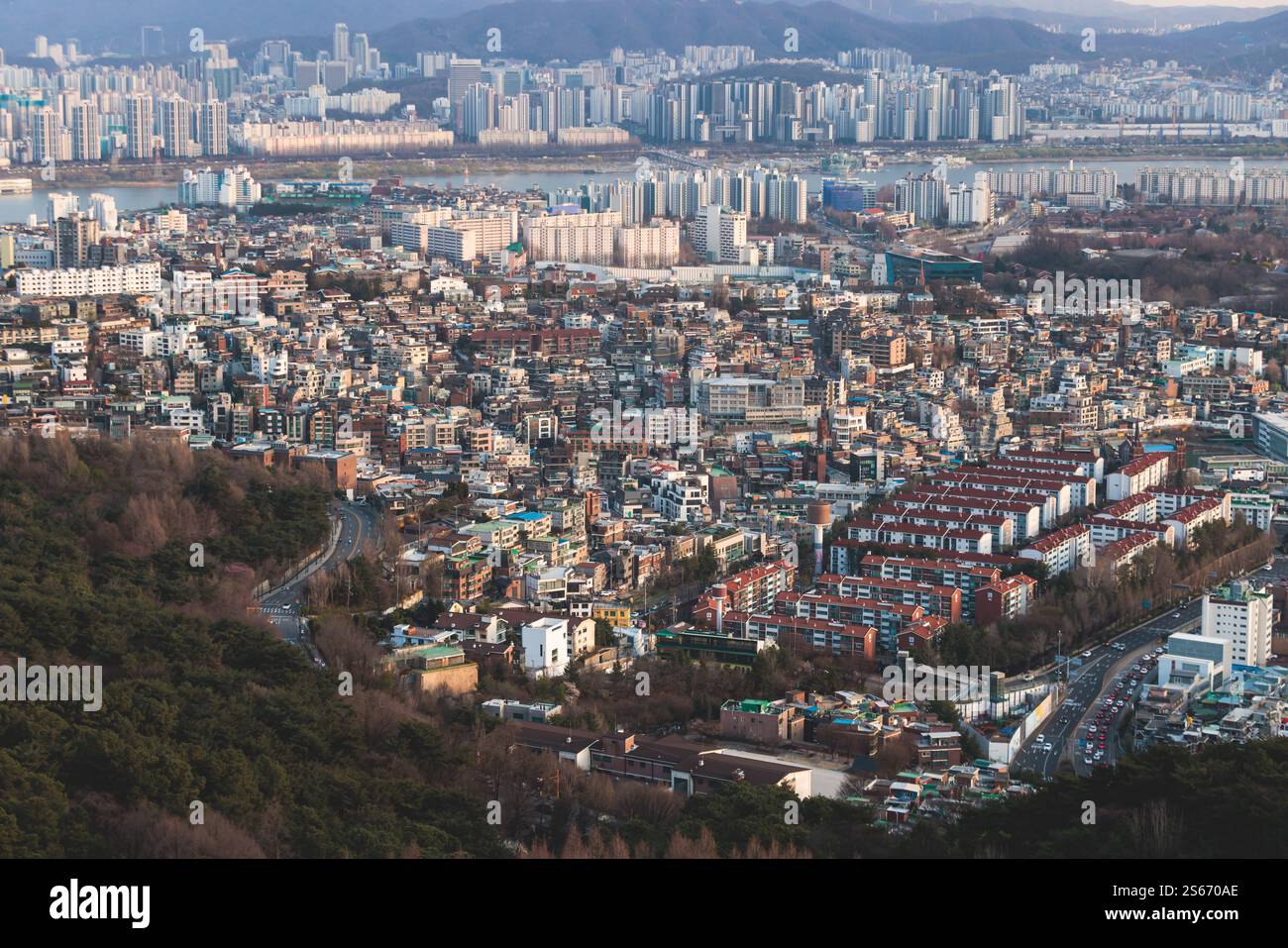 Beautiful vibrant aerial sunset view of Seoul, South Korea skyline ...