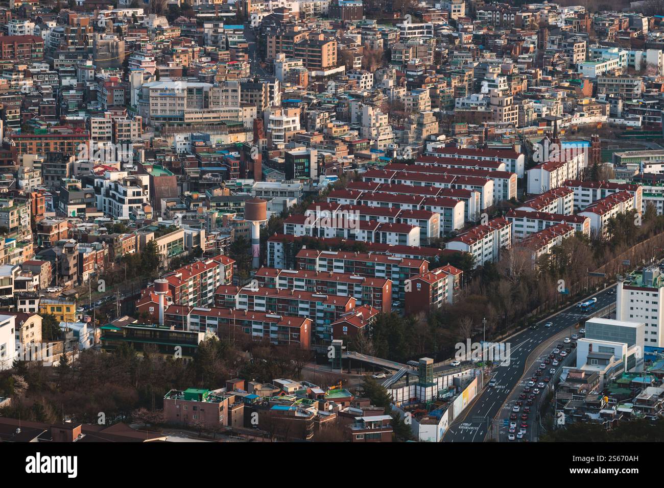 Beautiful vibrant aerial sunset view of Seoul, South Korea skyline ...