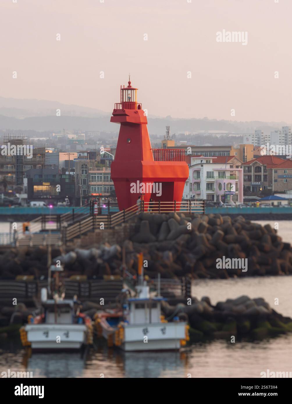 Iho Tewoo Horse Lighthouses on Iho Tewoo beach, with two horse-shaped ...