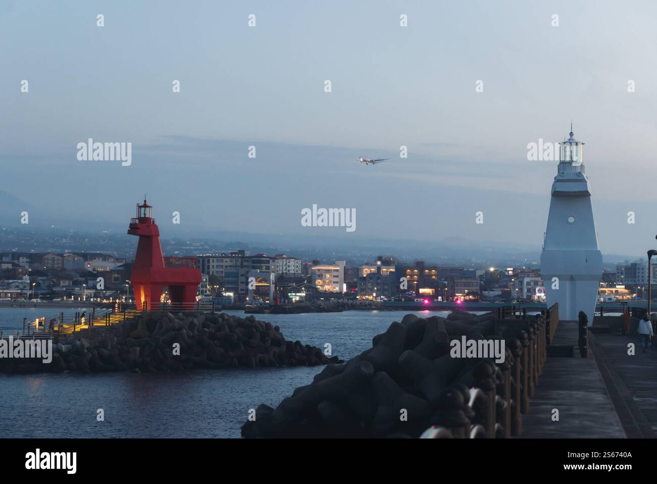Iho Tewoo Horse Lighthouses on Iho Tewoo beach, with two horse-shaped ...