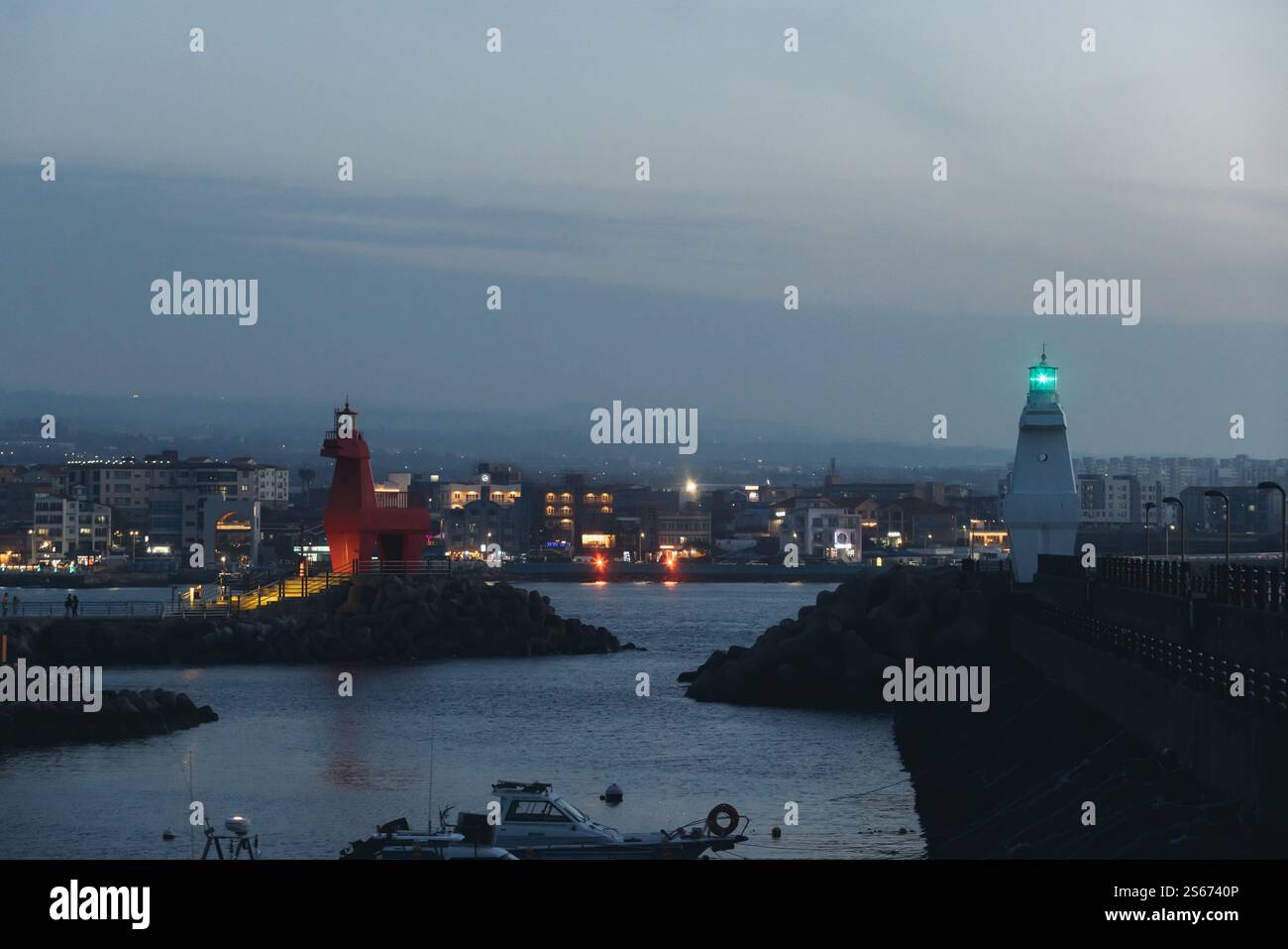 Iho Tewoo Horse Lighthouses on Iho Tewoo beach, with two horse-shaped ...