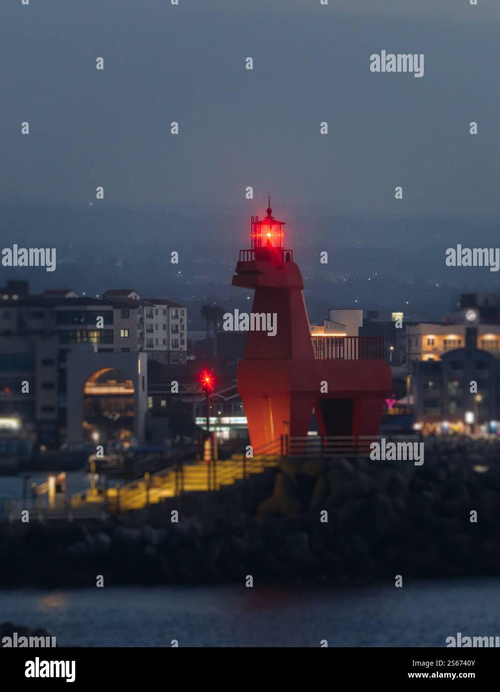 Iho Tewoo Horse Lighthouses on Iho Tewoo beach, with two horse-shaped ...