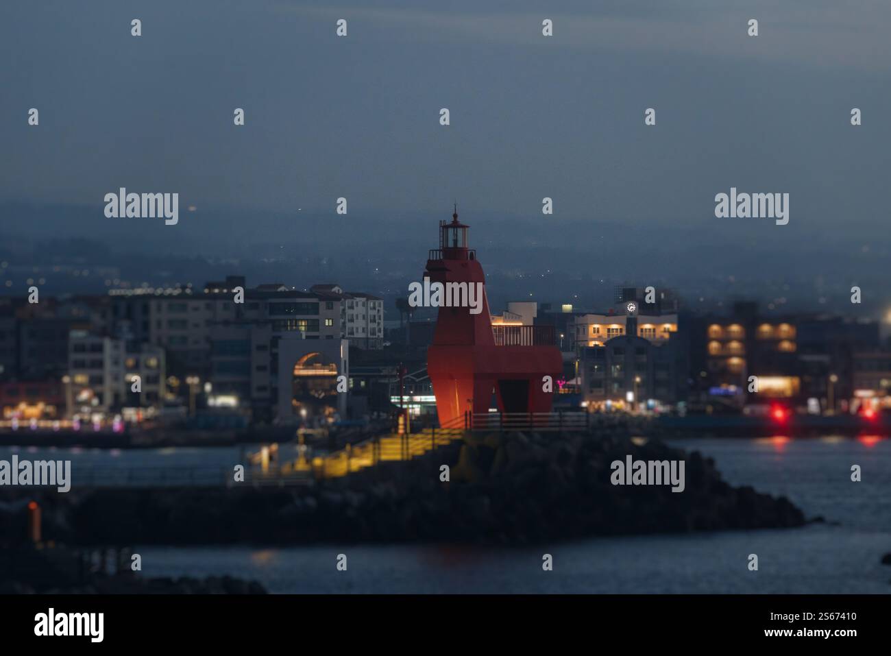 Iho Tewoo Horse Lighthouses on Iho Tewoo beach, with two horse-shaped ...
