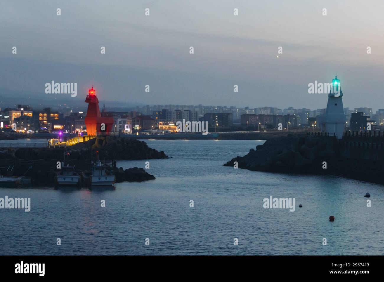 Iho Tewoo Horse Lighthouses on Iho Tewoo beach, with two horse-shaped ...