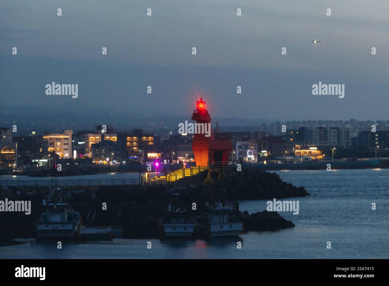 Iho Tewoo Horse Lighthouses on Iho Tewoo beach, with two horse-shaped ...