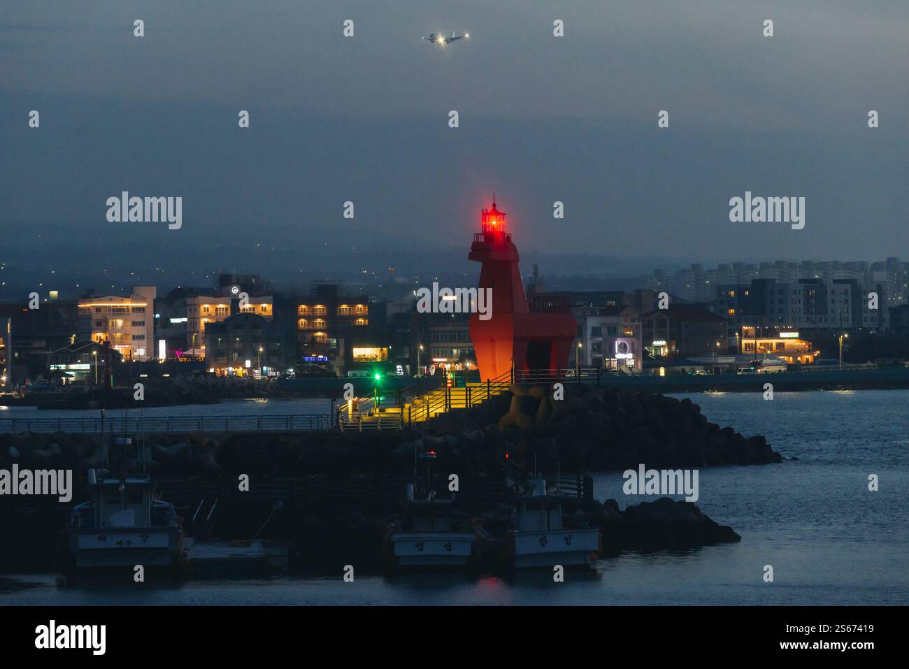 Iho Tewoo Horse Lighthouses on Iho Tewoo beach, with two horse-shaped ...